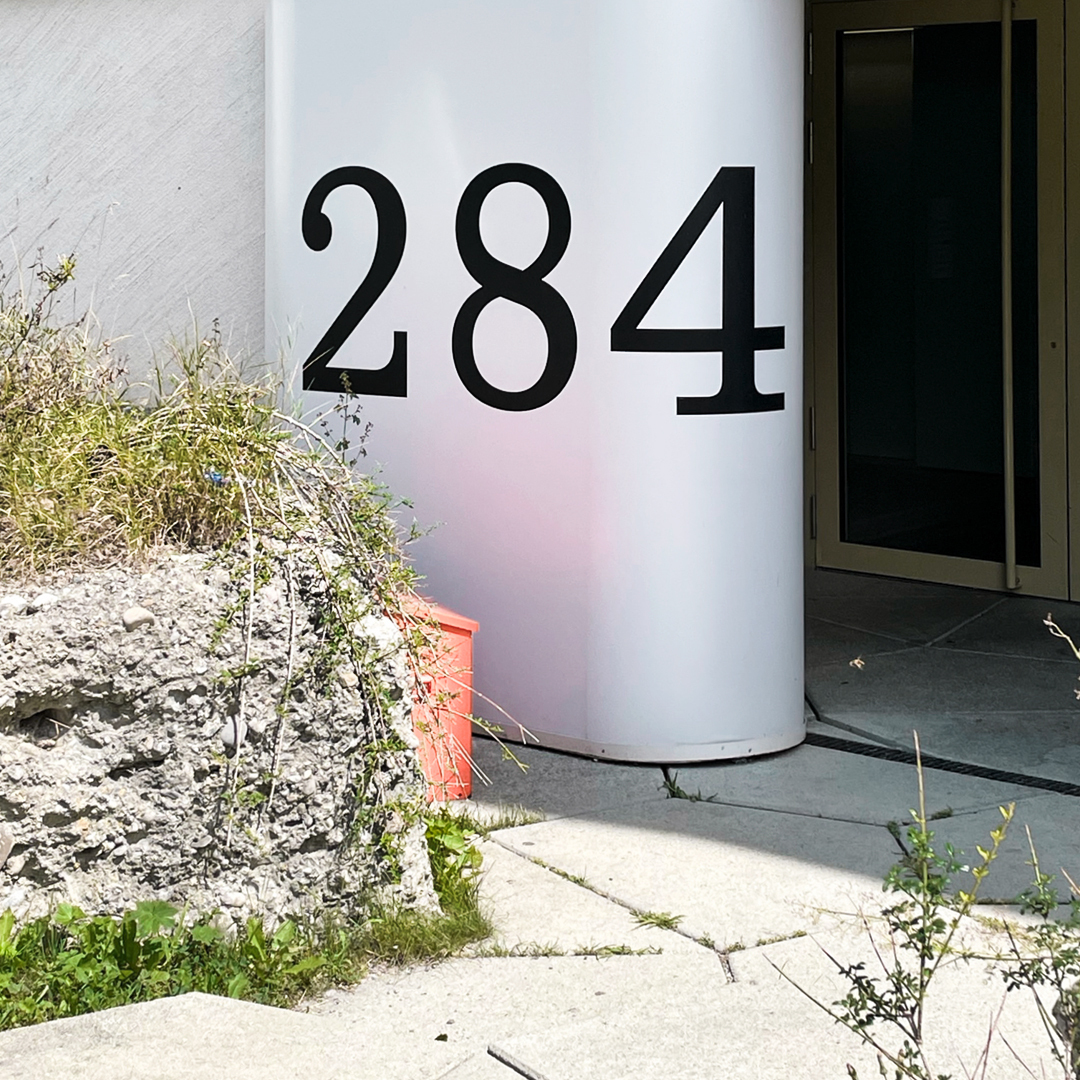 Rautistrasse house numbers - Fonts In Use