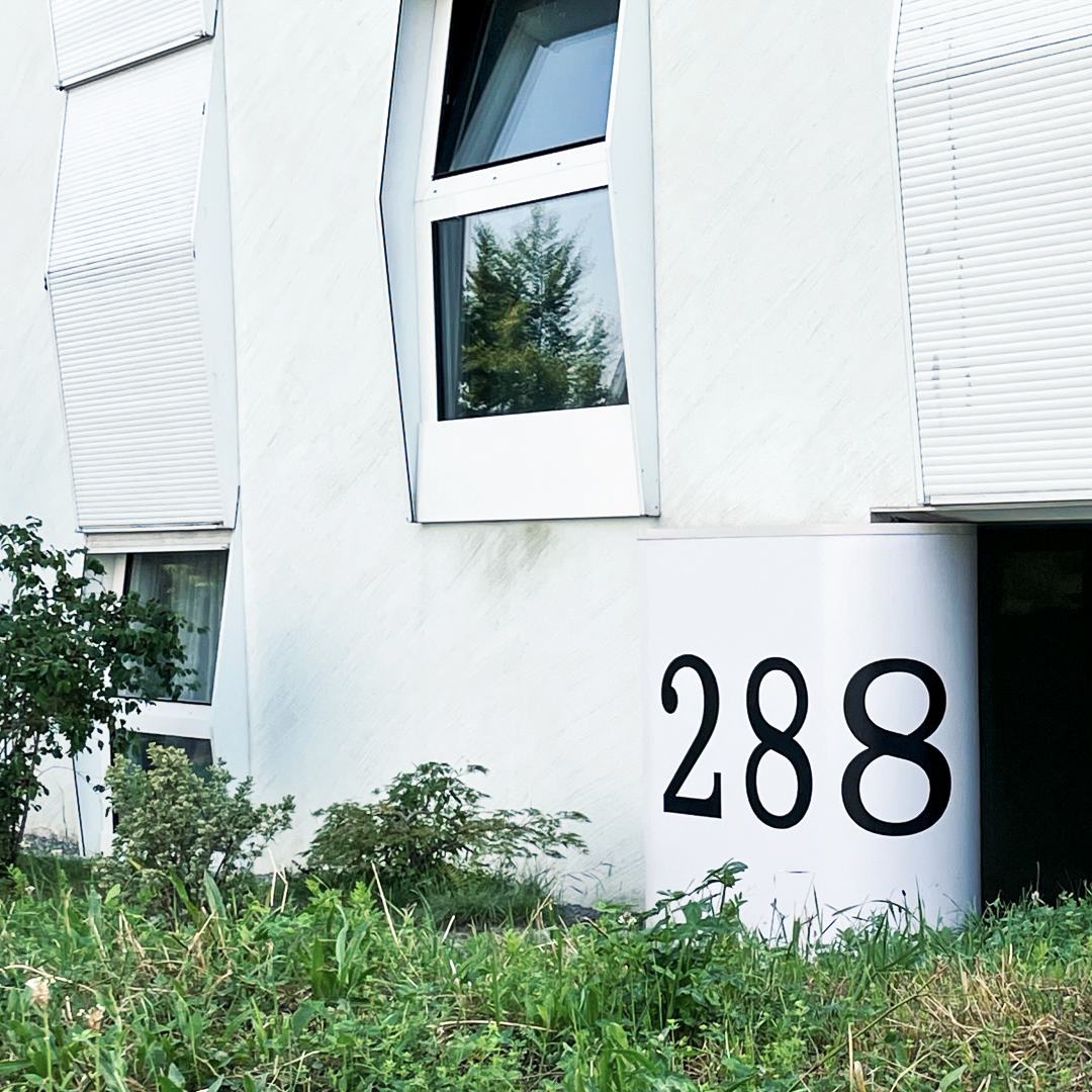 Rautistrasse house numbers - Fonts In Use