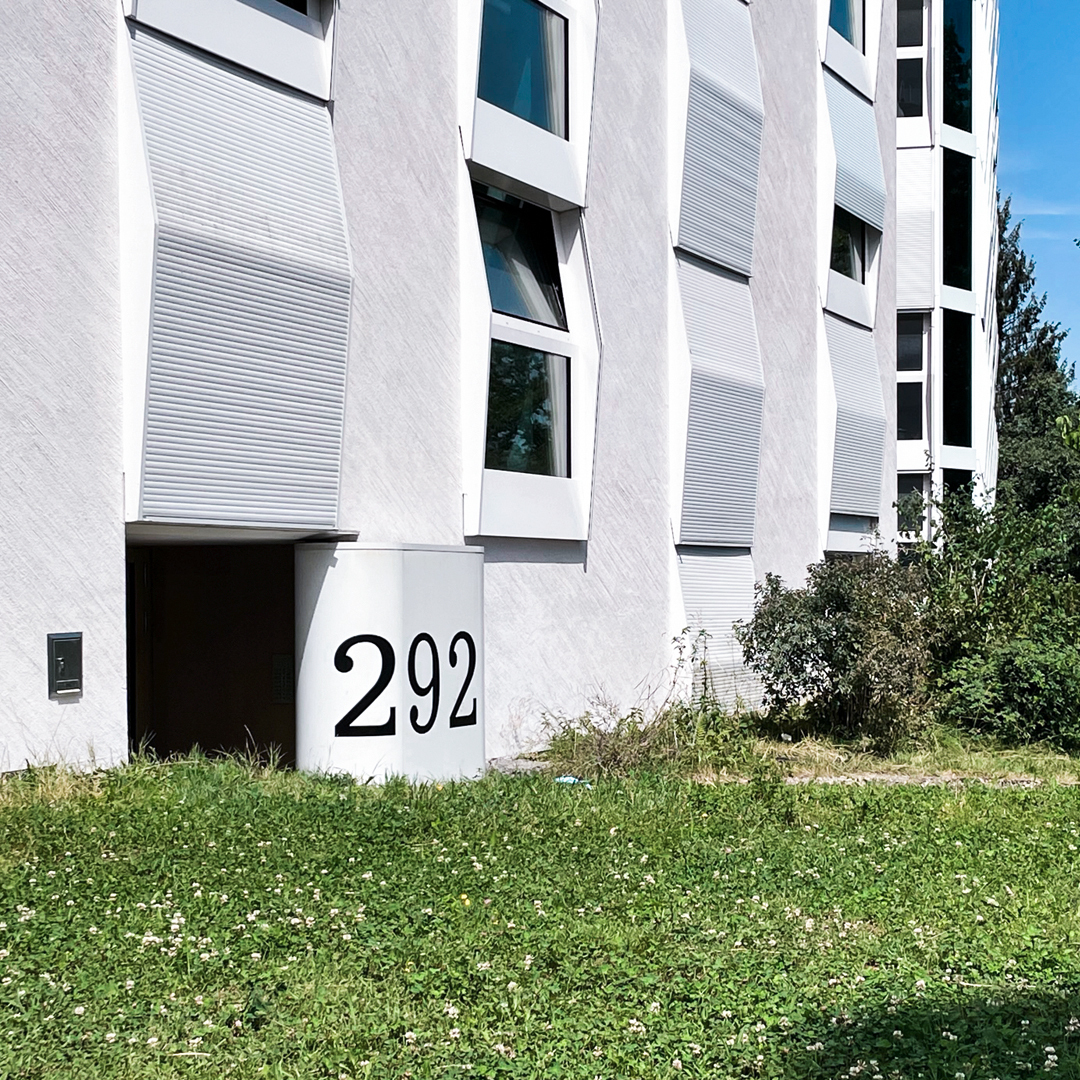 Rautistrasse house numbers - Fonts In Use