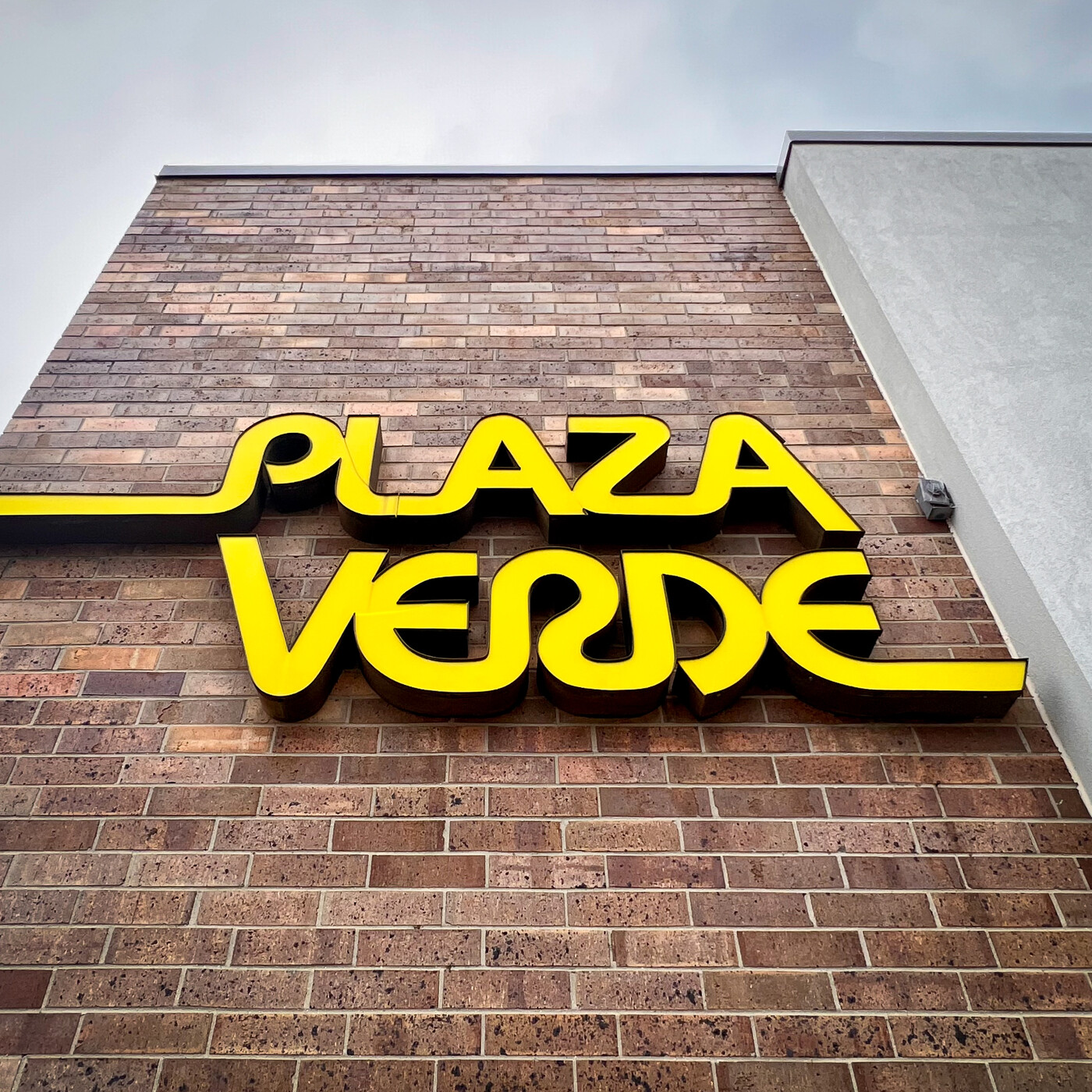 Plaza Verde shopping center signs - Fonts In Use