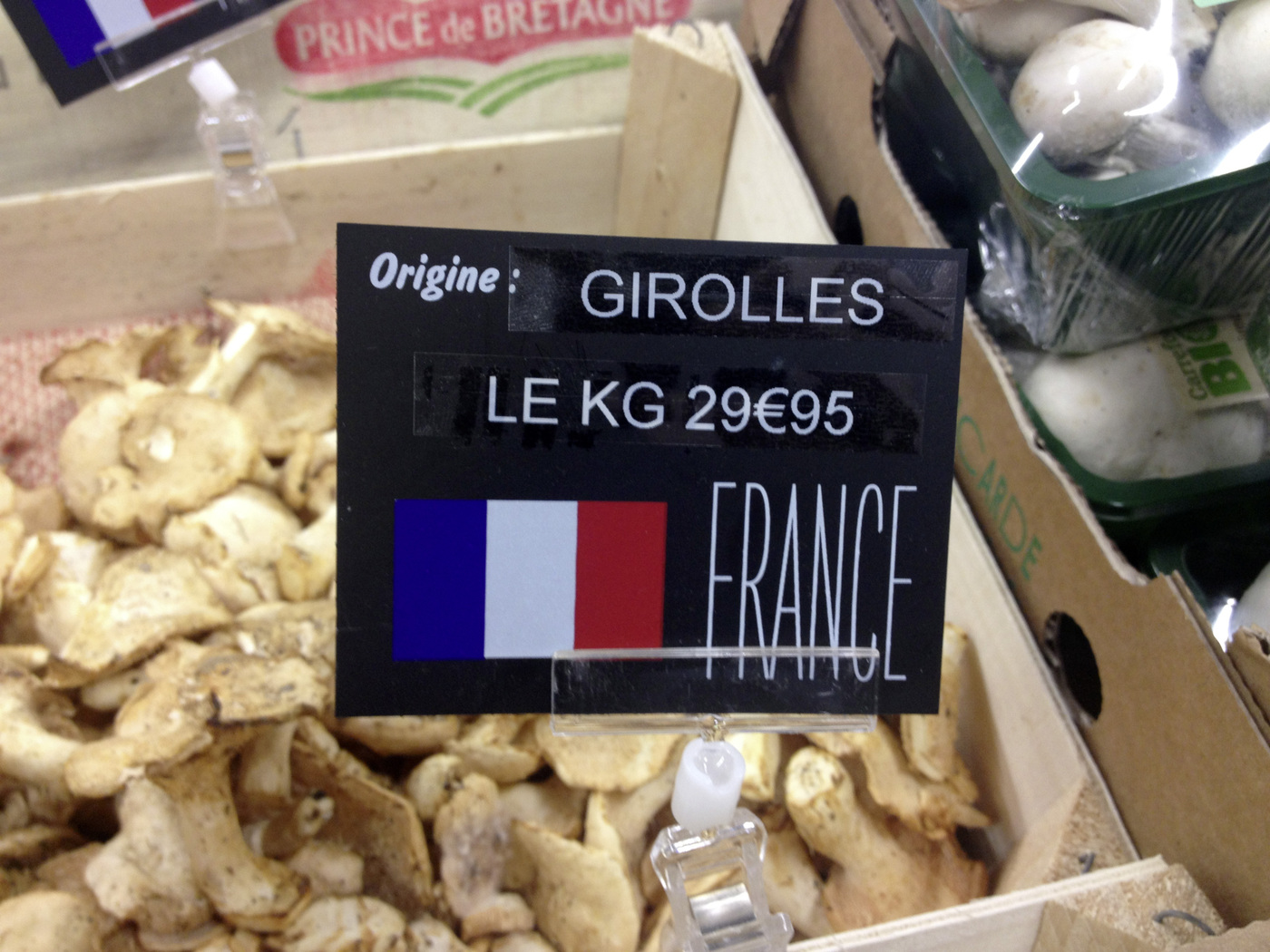 Carrefour food origin signs - Fonts In Use