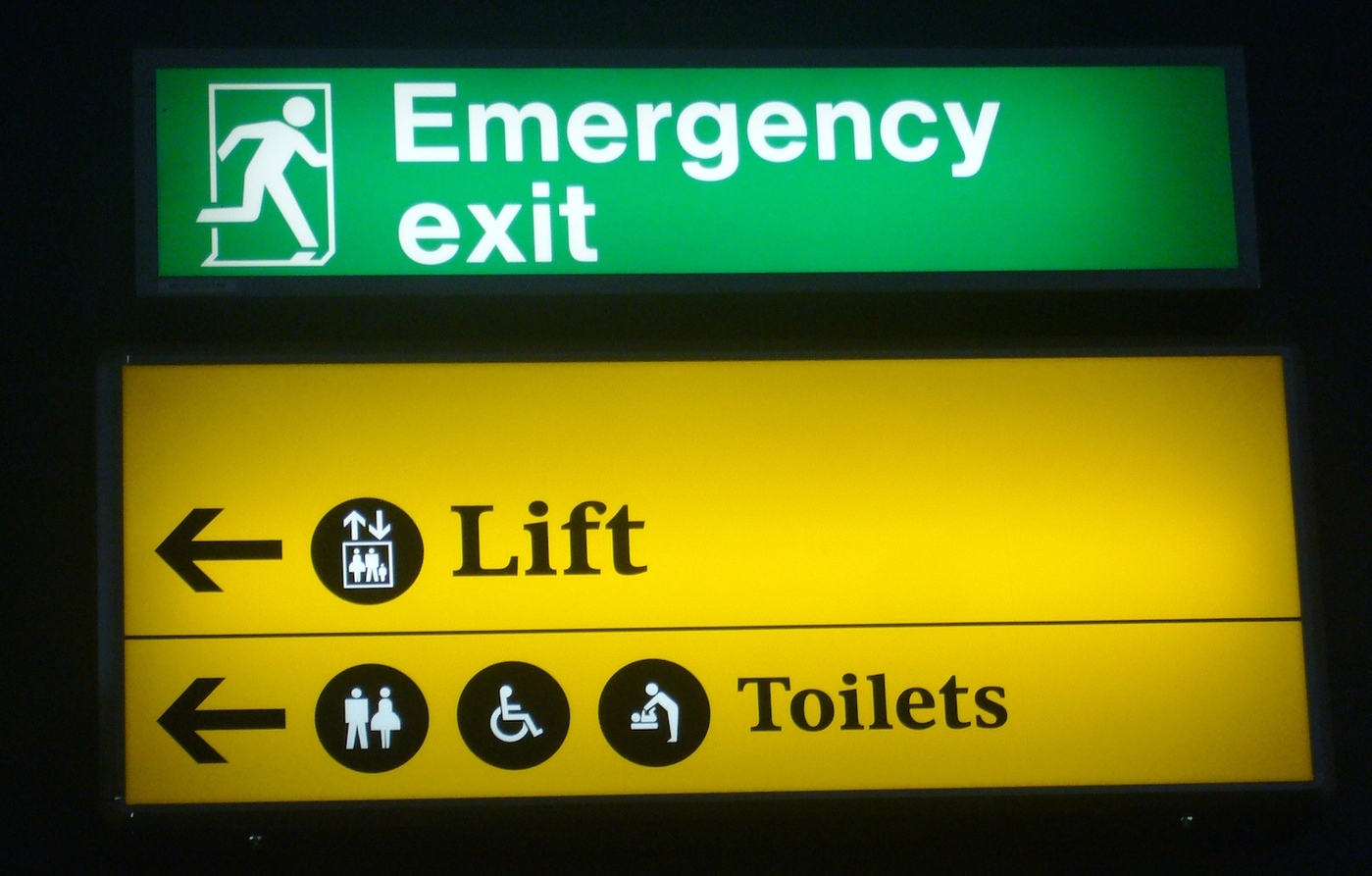 Heathrow Airport signs (2005–09) - Fonts In Use