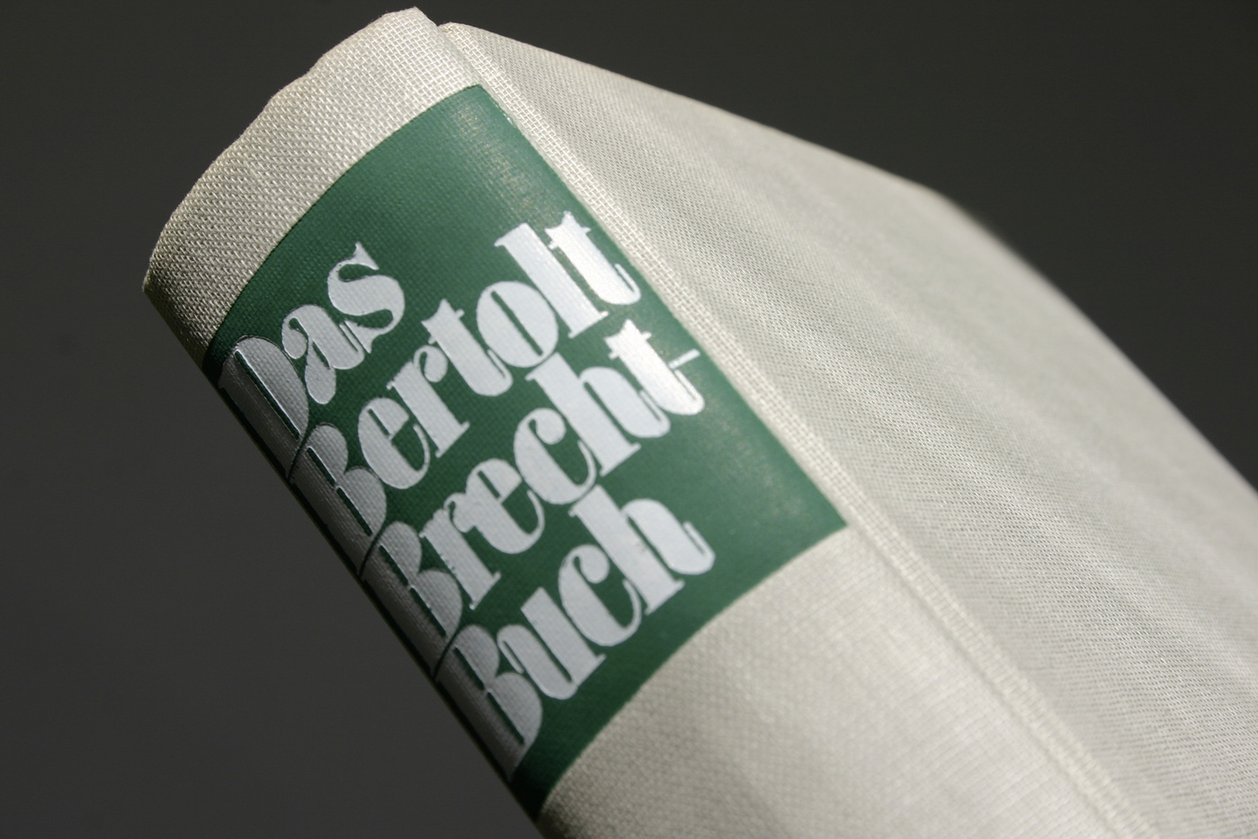 Das Bertolt Brecht-Buch - Fonts In Use